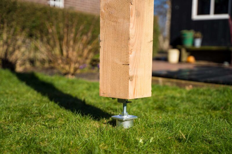 Hoe installeer ik een schroeffundering? - FIRST BASE DIY Shop