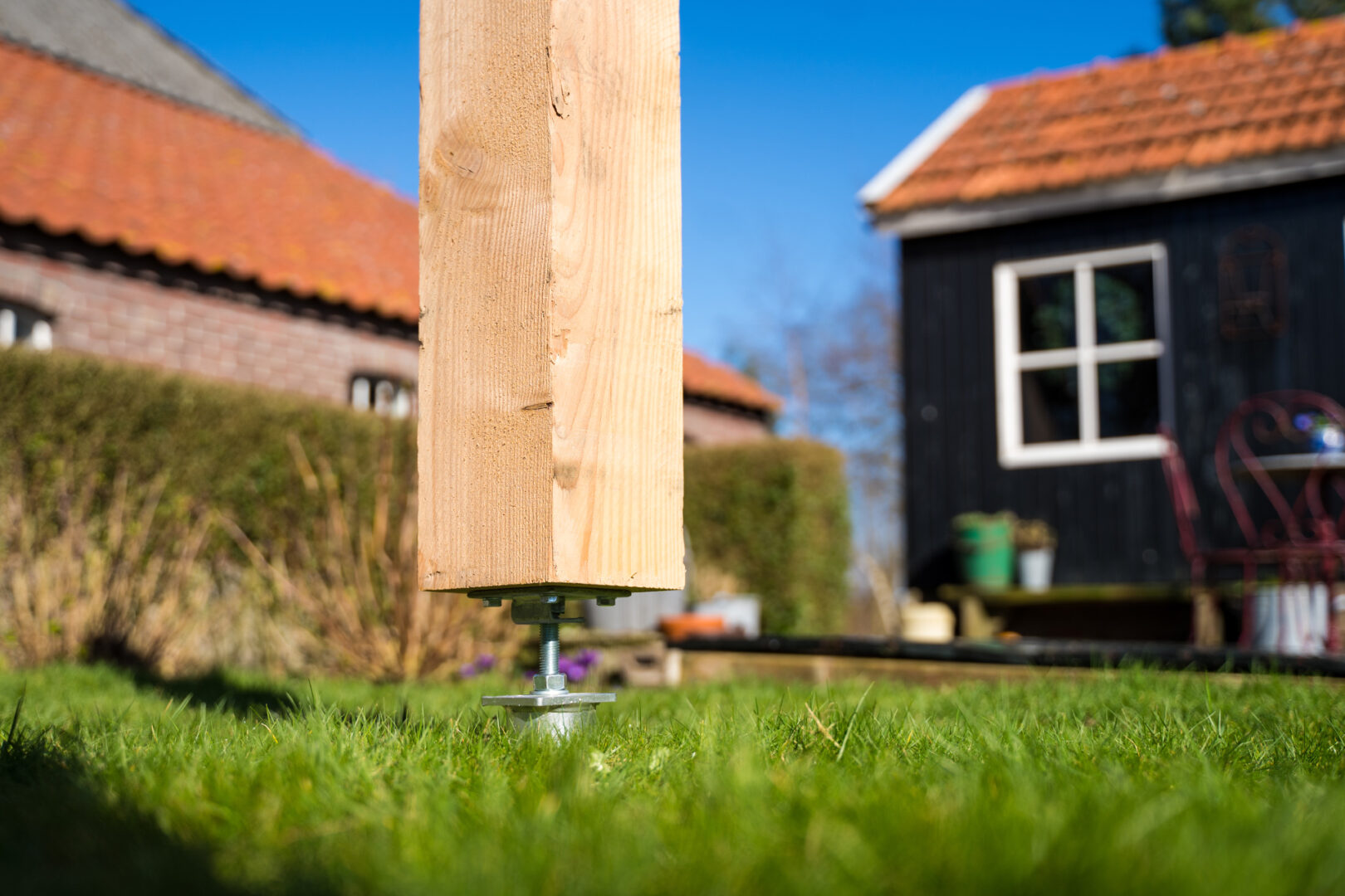 Hoe installeer ik een schroeffundering? - FIRST BASE DIY Shop